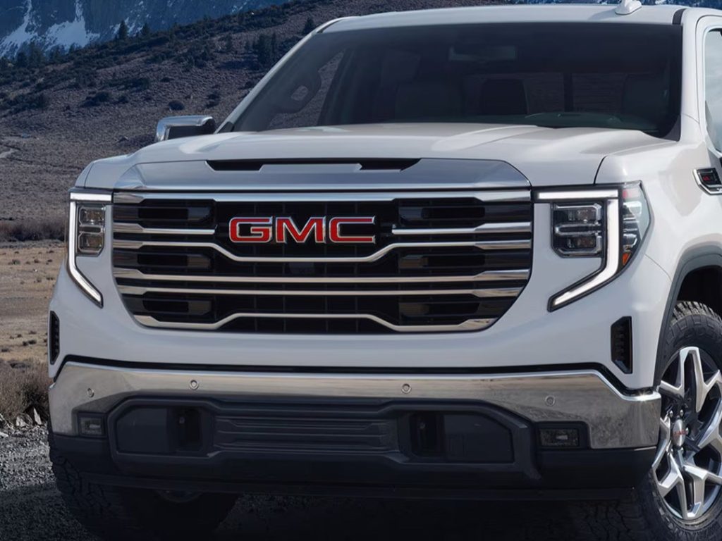 2025 GMC Sierra 1500 Denali vs Toyota Tundra Platinum